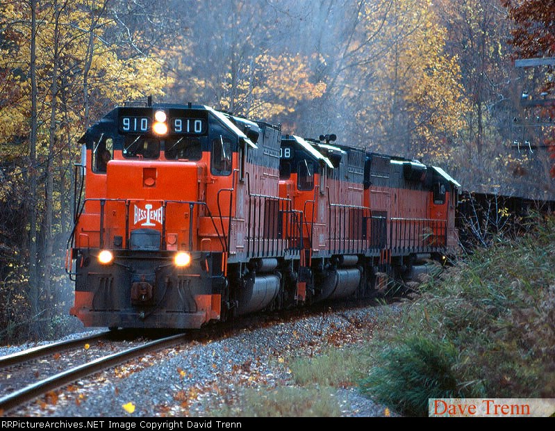 BLE 910 rounds the curve near Dorman Rd.